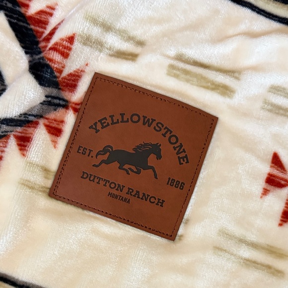 Yellowstone | Bedding | Cozy Fleece Lined Yellowstone Dutton Ranch ...